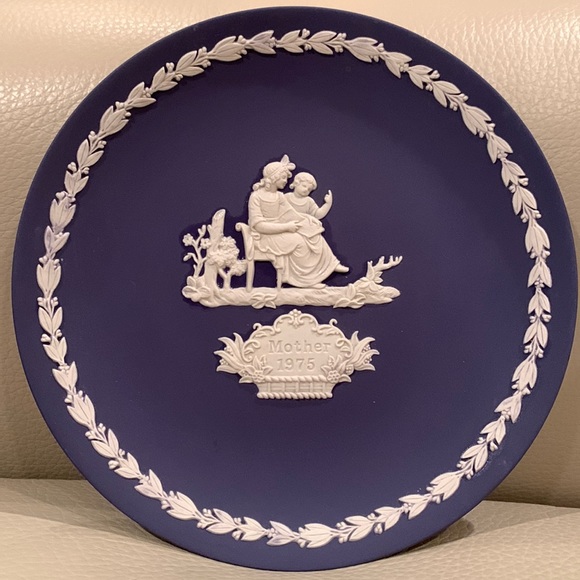 Wedgwood | Art | Wedgwood Mother 975 Small Collector Plate Mother Child ...